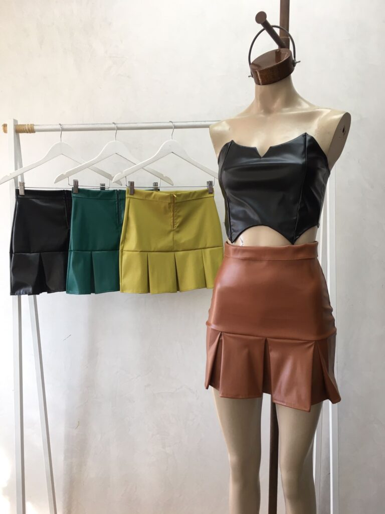 Pollera Tableada Con Cierre (Cuerina) – JUNO